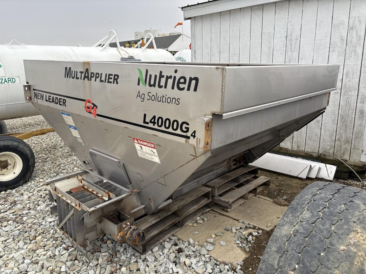 buy New Leader L4000G4 Self-Propelled Fertilizer Spreader